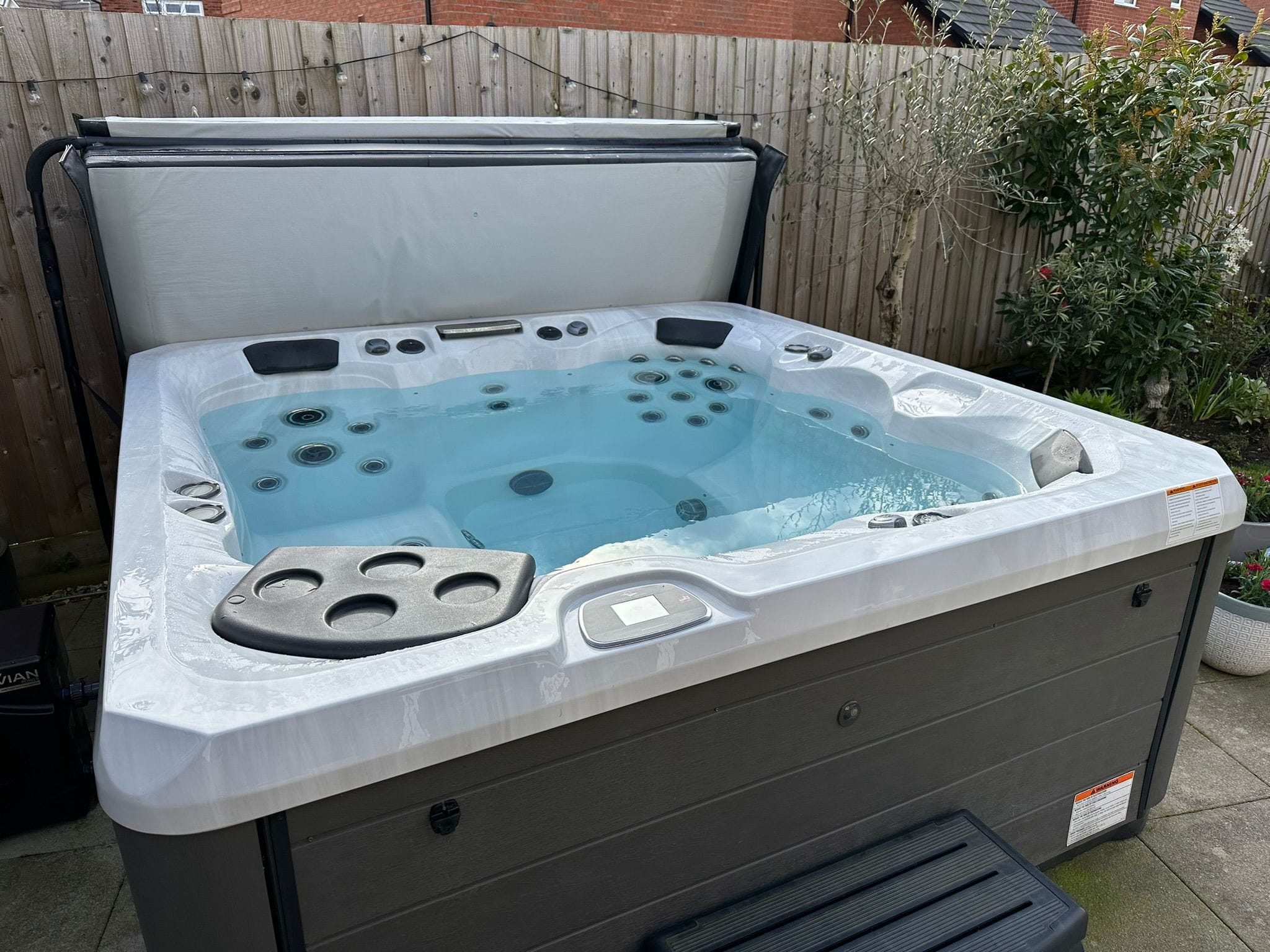 The MASTER SPAS Legend 6 + 5KW Air Source Heat Pump Hot Tub - BlueFish ...
