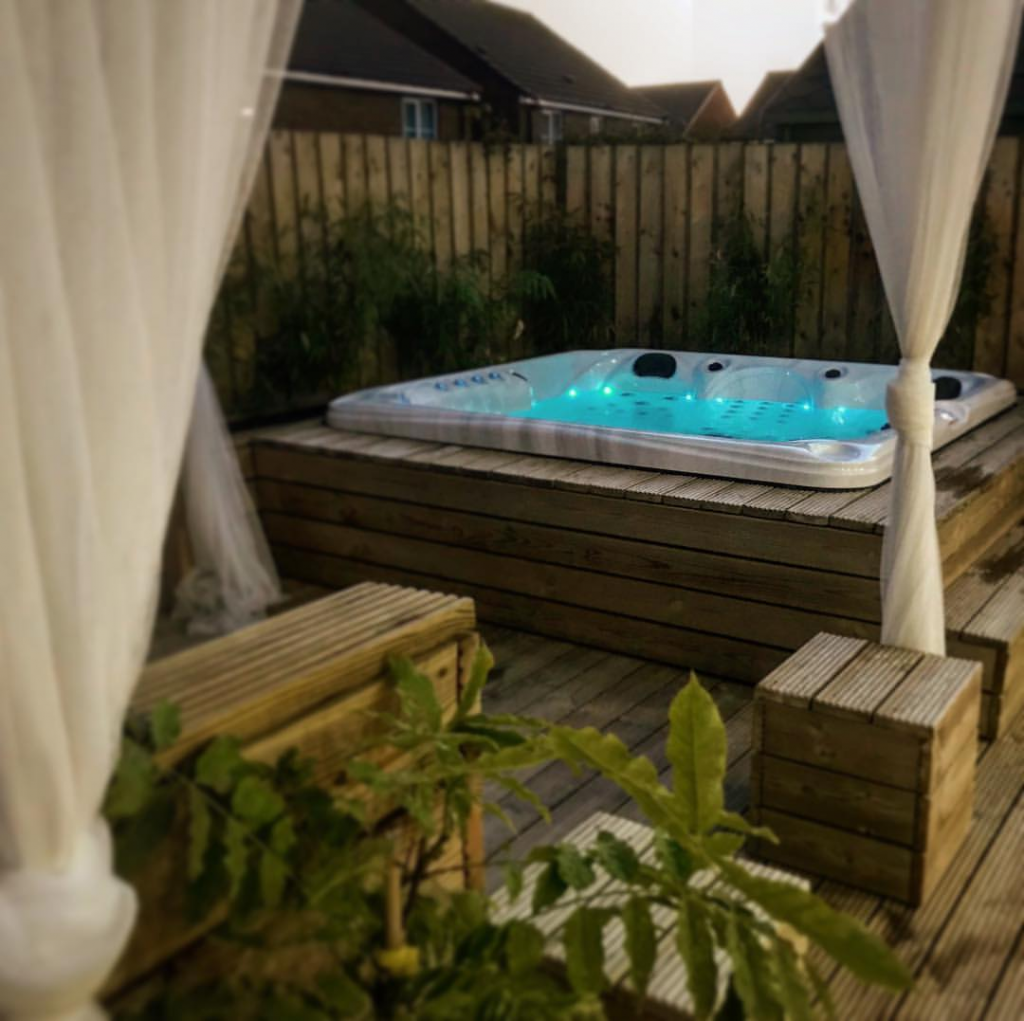 The Riviera Quattro Max Hot Tub Hot Tub - BlueFish Hot Tubs