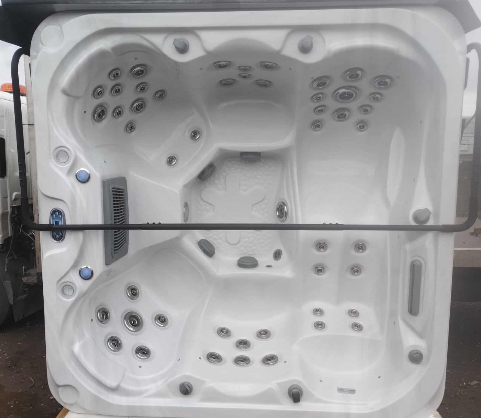 The Barcelona Hot Tub - BlueFish Hot Tubs