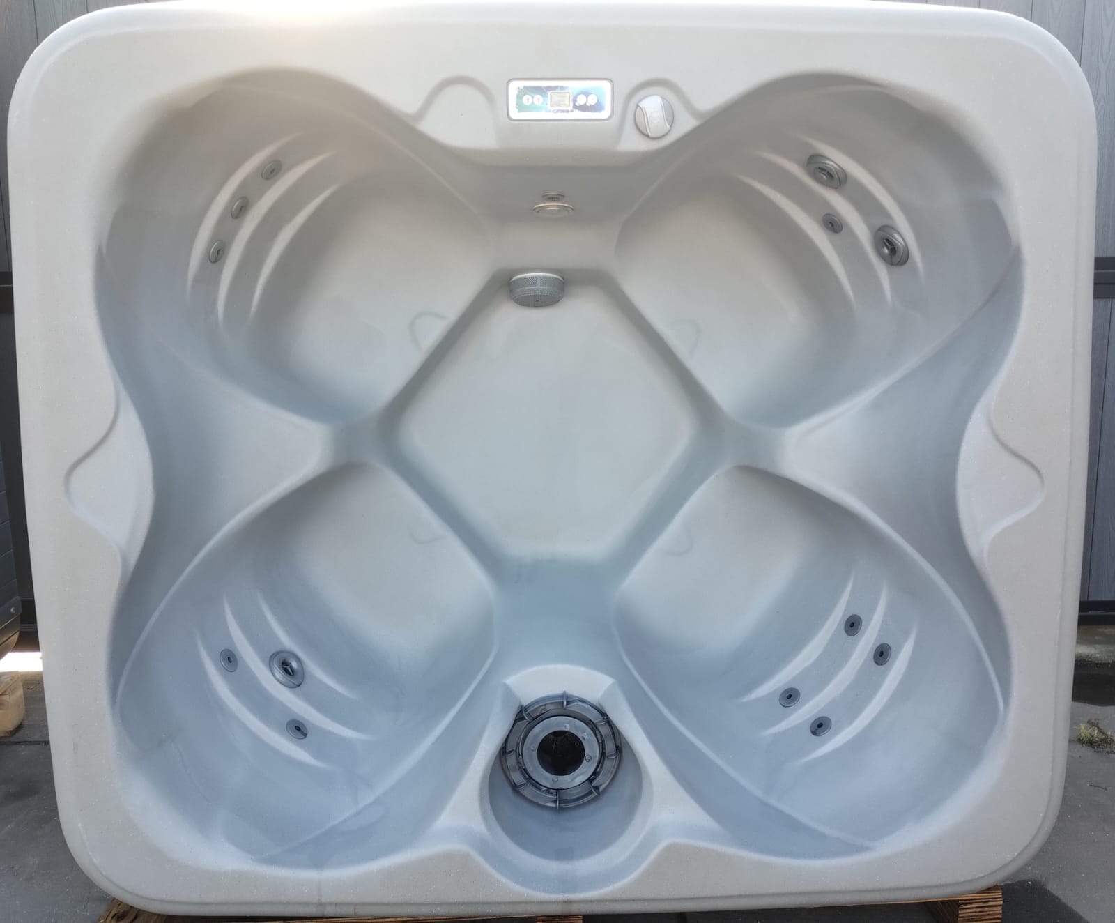 The Malibu Hot Tub - BlueFish Hot Tubs