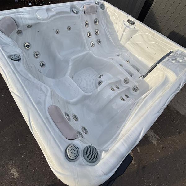 The Wellis Pluto Hot Tub - BlueFish Hot Tubs
